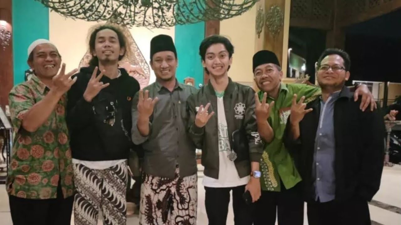 HARLAH MAN 2 SEMARANG BERSHOLAWAT GUS AZMI CAK FANDY - YouTube