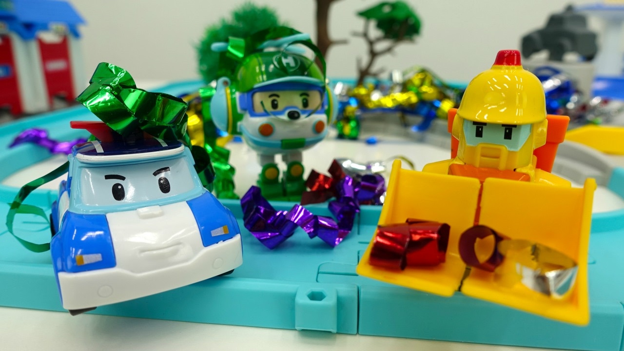 Kids' video with Robocar Poli toys. - YouTube