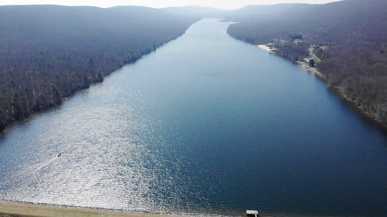 Mauch Chunk Lake - Jim Thorpe, PA - 4k drone flyover - 3/26/20 - YouTube