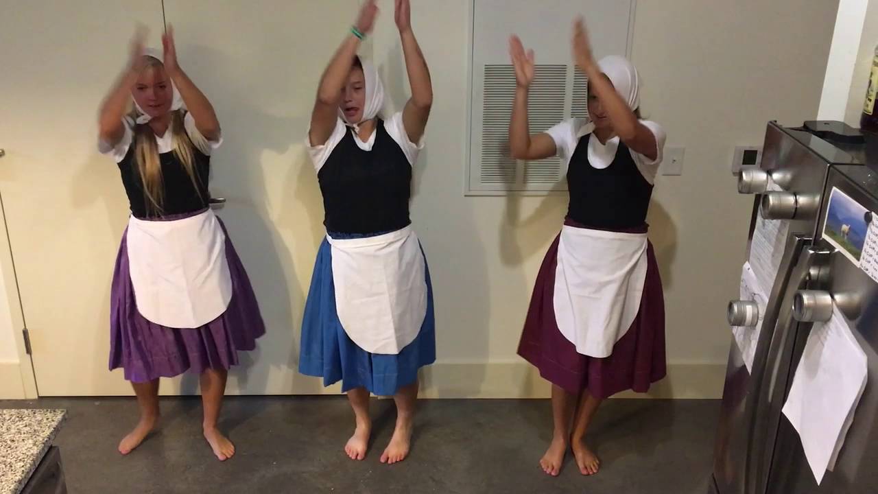 Italian Dance - YouTube