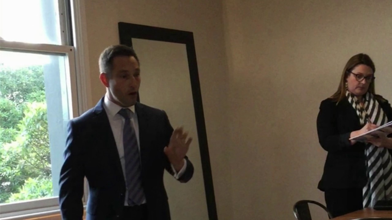 Gavin Croft, Auctioneer. Newtown 2017 - YouTube