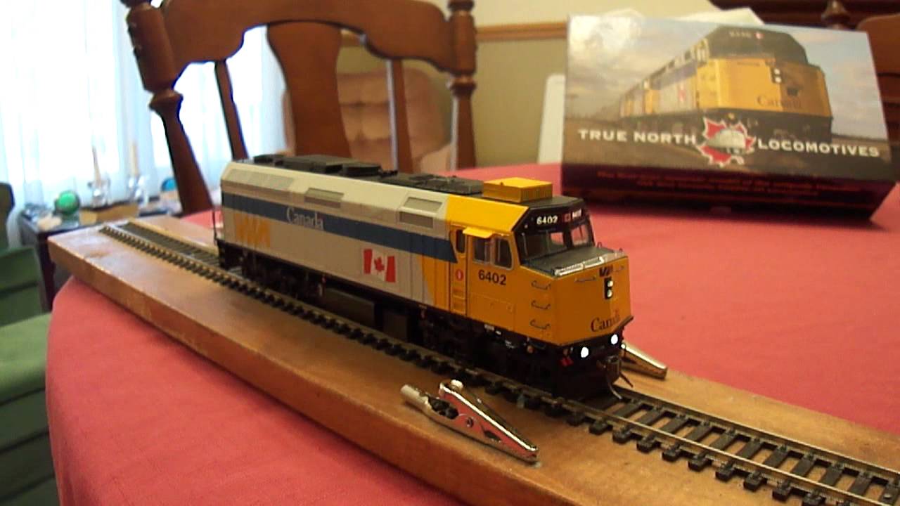 VIA CANADA F40PH-2D ARRIVES - YouTube