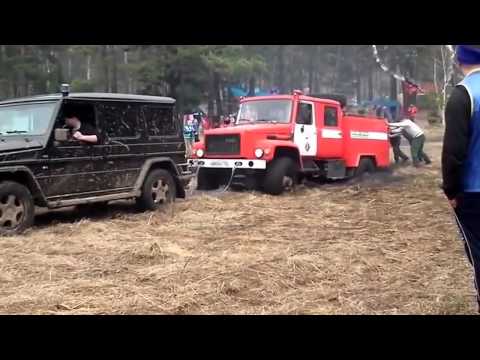 Mercedes Benz Galenwagen pulls a fire truck