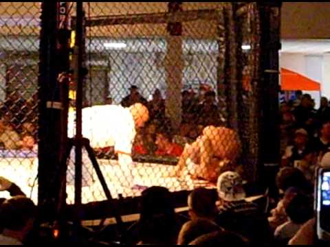 Brian Lawhon Debut fight 145lb. - YouTube