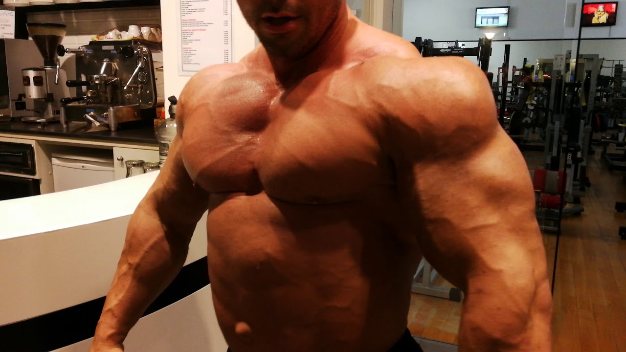 Mattia vecchi ifbb pro pose after workout - YouTube