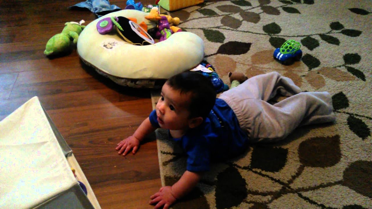 Learning to crawl - YouTube