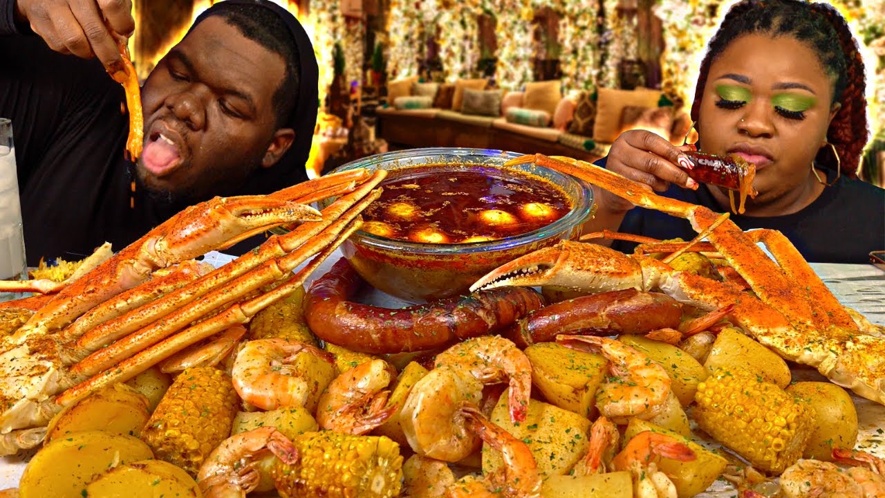 MASSIVE SEAFOOD BOIL!! GIANT CRAB LEGS + JUICY COLOSSAL SHRIMP ...