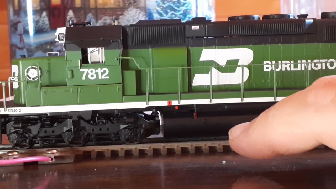 ATHEARN READY TO ROLL EMD SD40-2 REVIEW! - YouTube