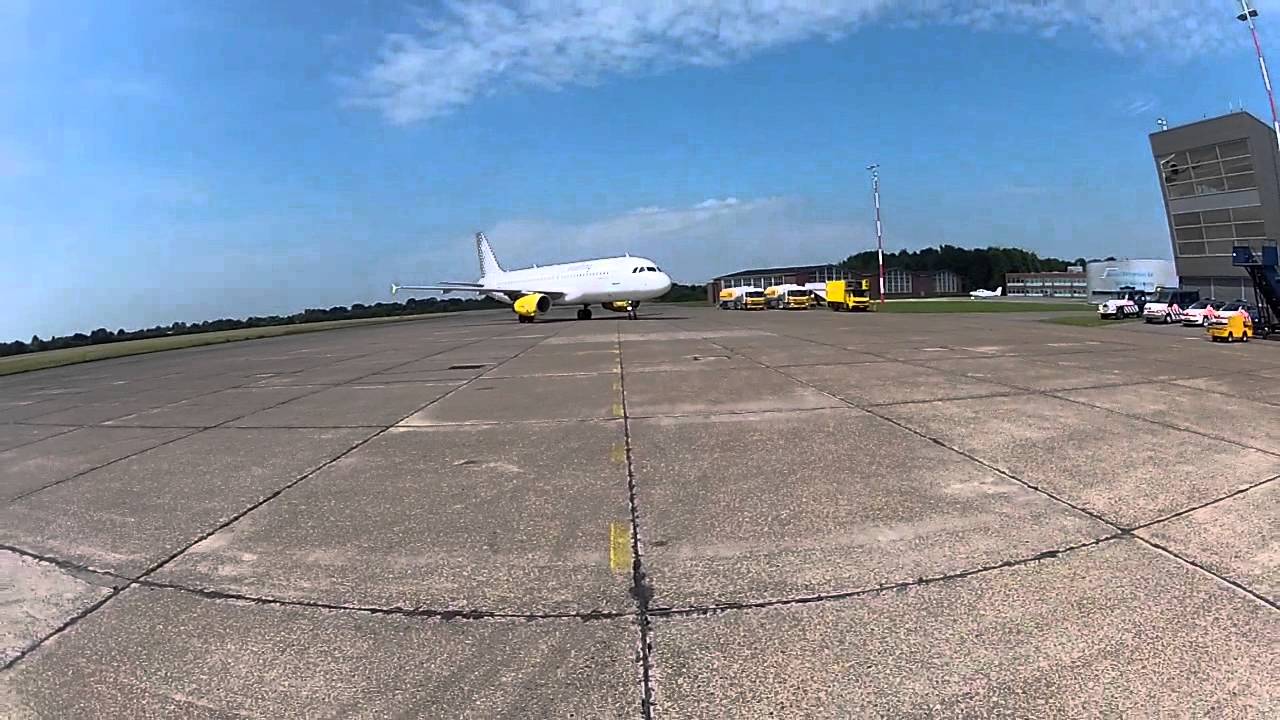 Marshalling an aircraft [HD] - YouTube