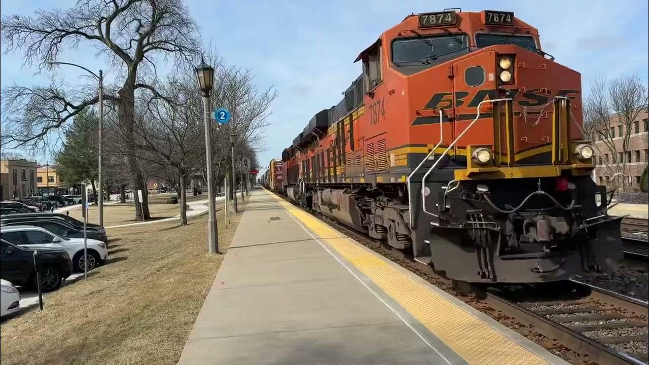 Metra F40PHM-3 211 (CB&Q) Leads Outbound Metra Train #1225 And BNSF RCHI457 At Stone Ave On 3/10 ...