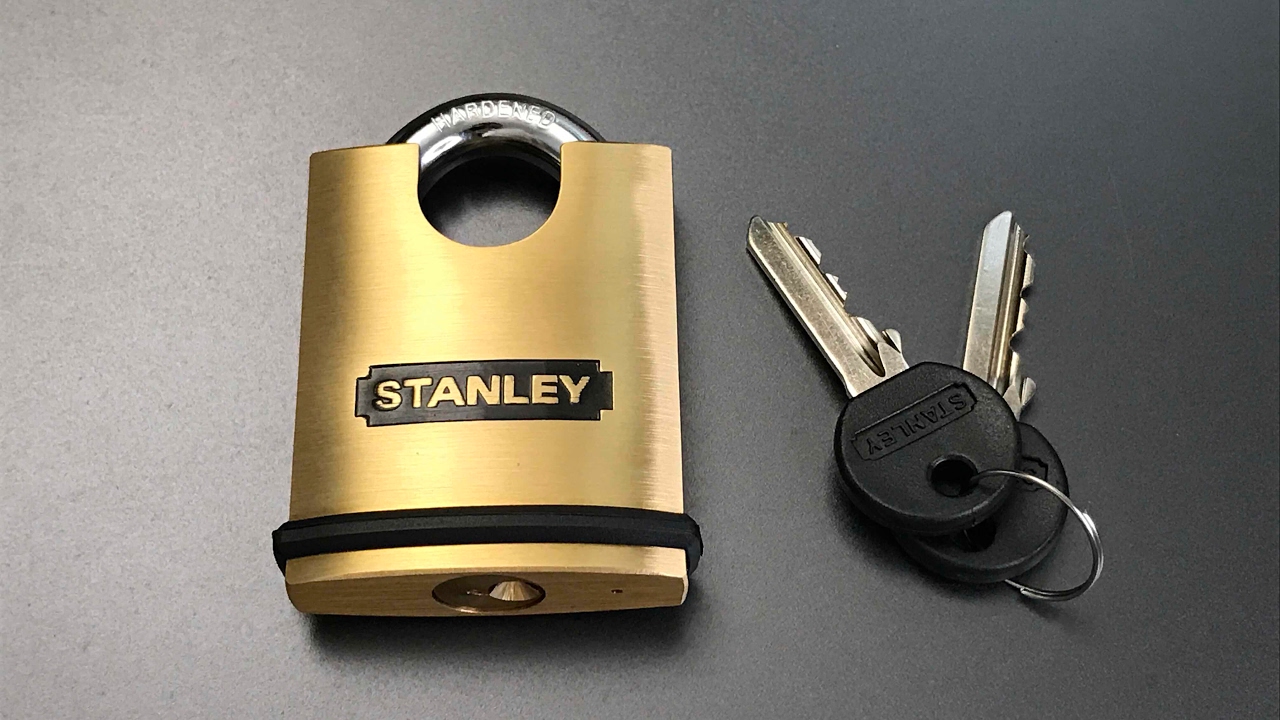 [399] Stanley 50mm Closed Shackle Brass Padlock Picked - YouTube