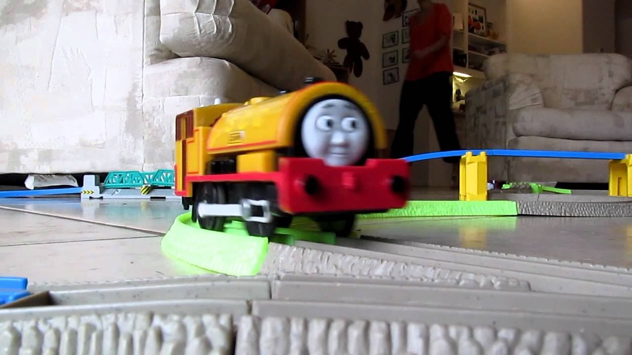 Bill Thomas the Tank Engine travels around the Trackmaster playset ...