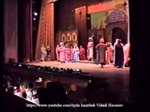 Bir saatliq xəlifəlik teatr tamaşası 2001
