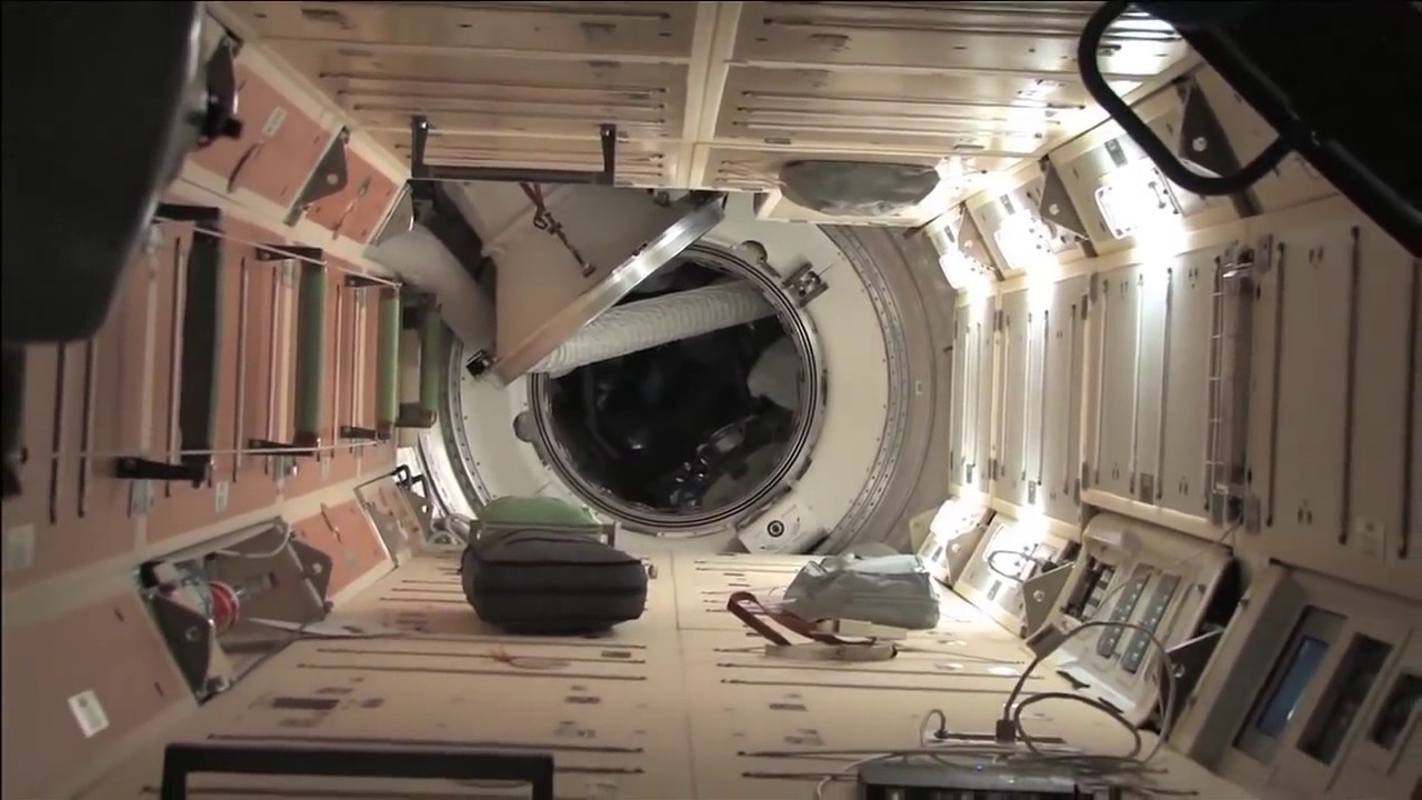 Space Station Crew Uses HAM Radio to Call Earth - YouTube