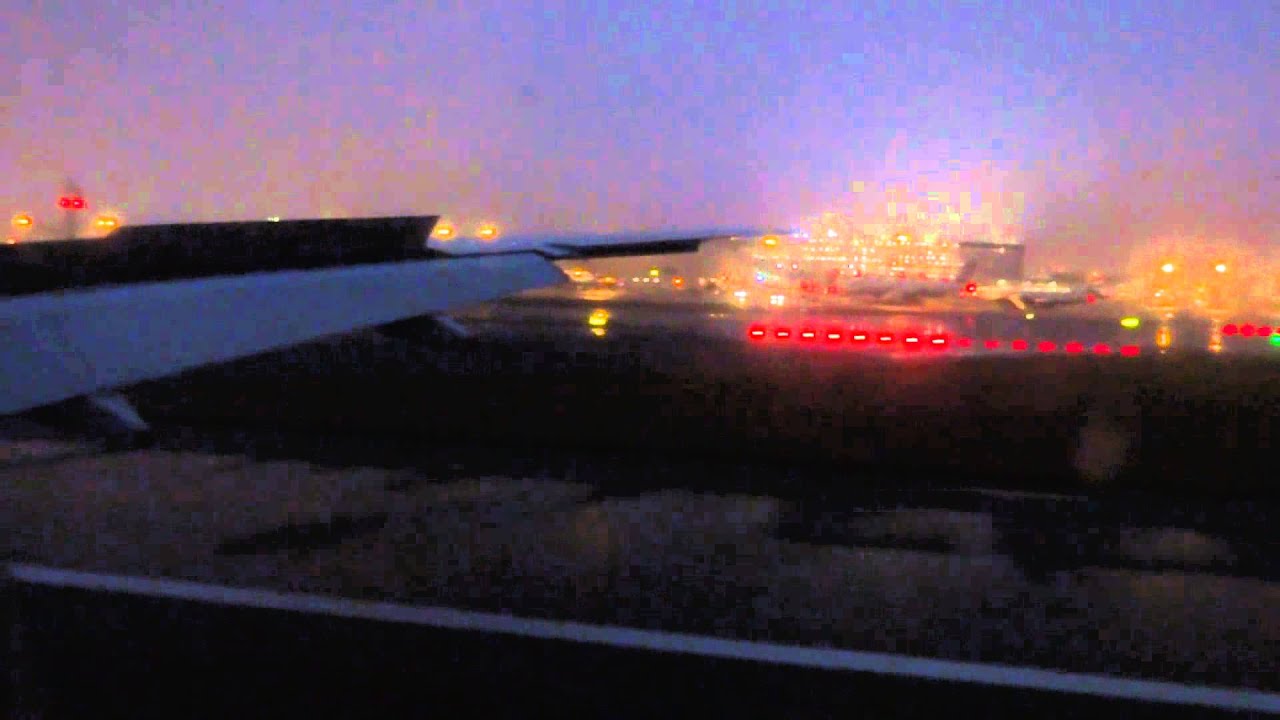 Singapore Airlines SQ306 || Foggy LHR Arrival - YouTube