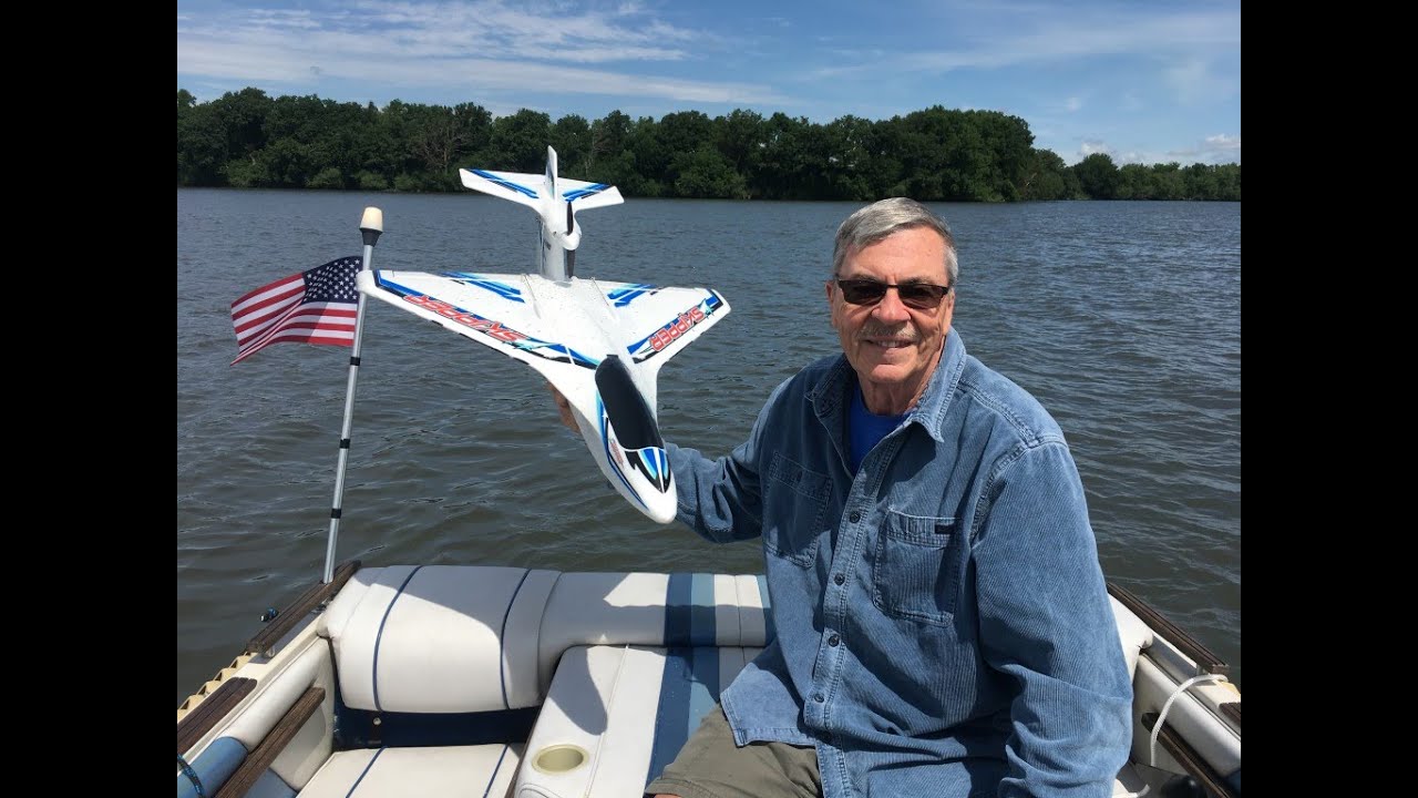 Unusual Skipper aircraft hits the Air & Water at Silver Lake, Iowa ...