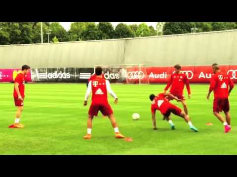 Douglas Costa outshines Vidal in Bayerns nutmeg duel