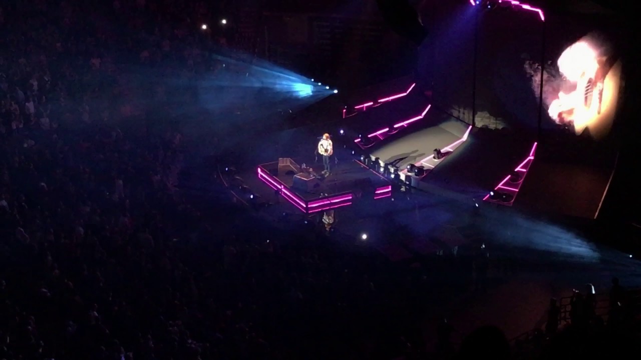 Ed Sheeran - Hearts Don't Break Around Here (Divide Tour Vancouver 07 ...