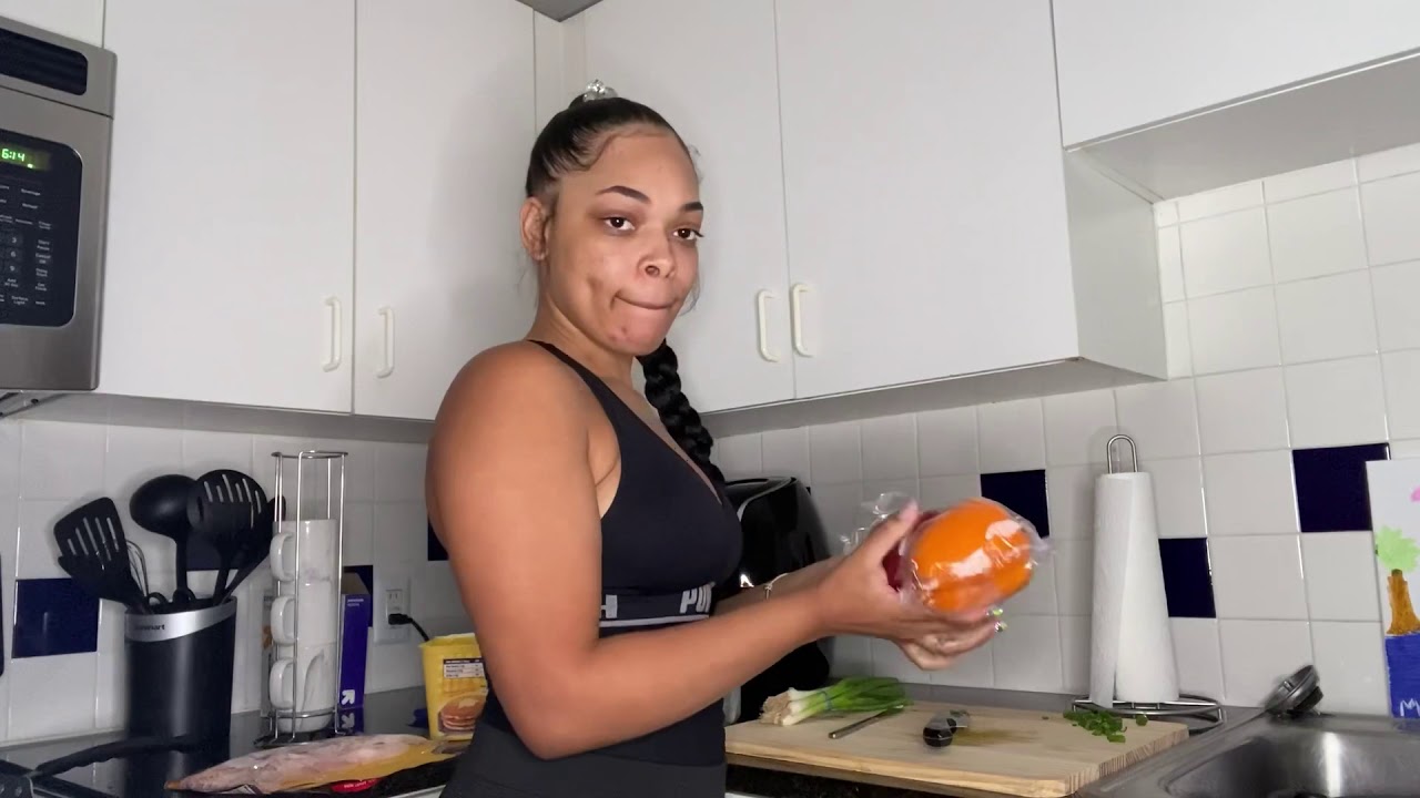 Cooking with me 🙂 - YouTube