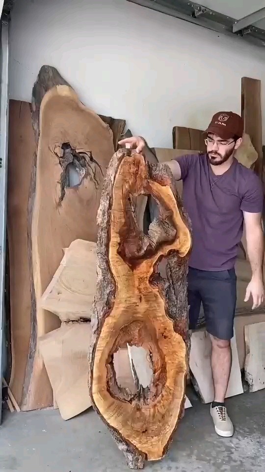 Watch this awesome artist transforms this wasted wood into gold, Resin ...