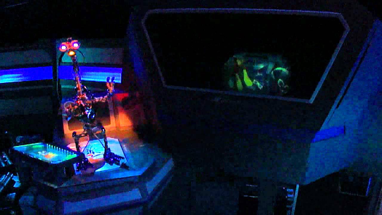 Star Tours 2 luggage scan droid - YouTube