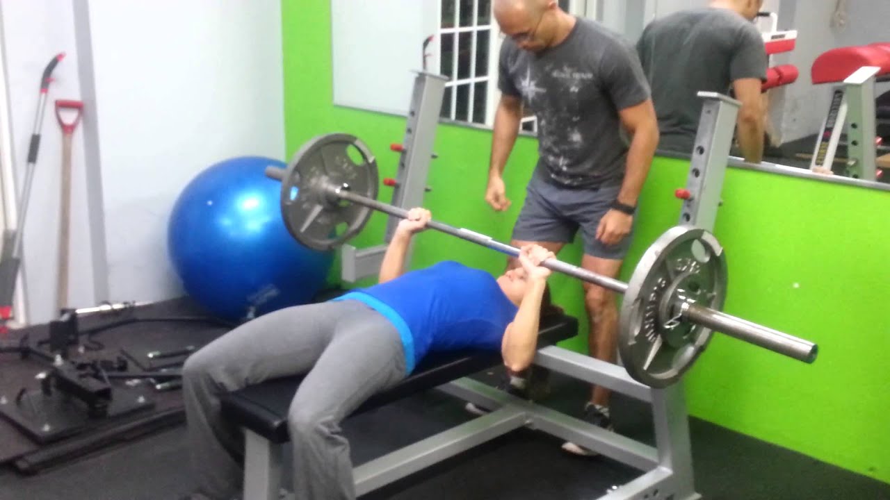145lb bench press fail - YouTube