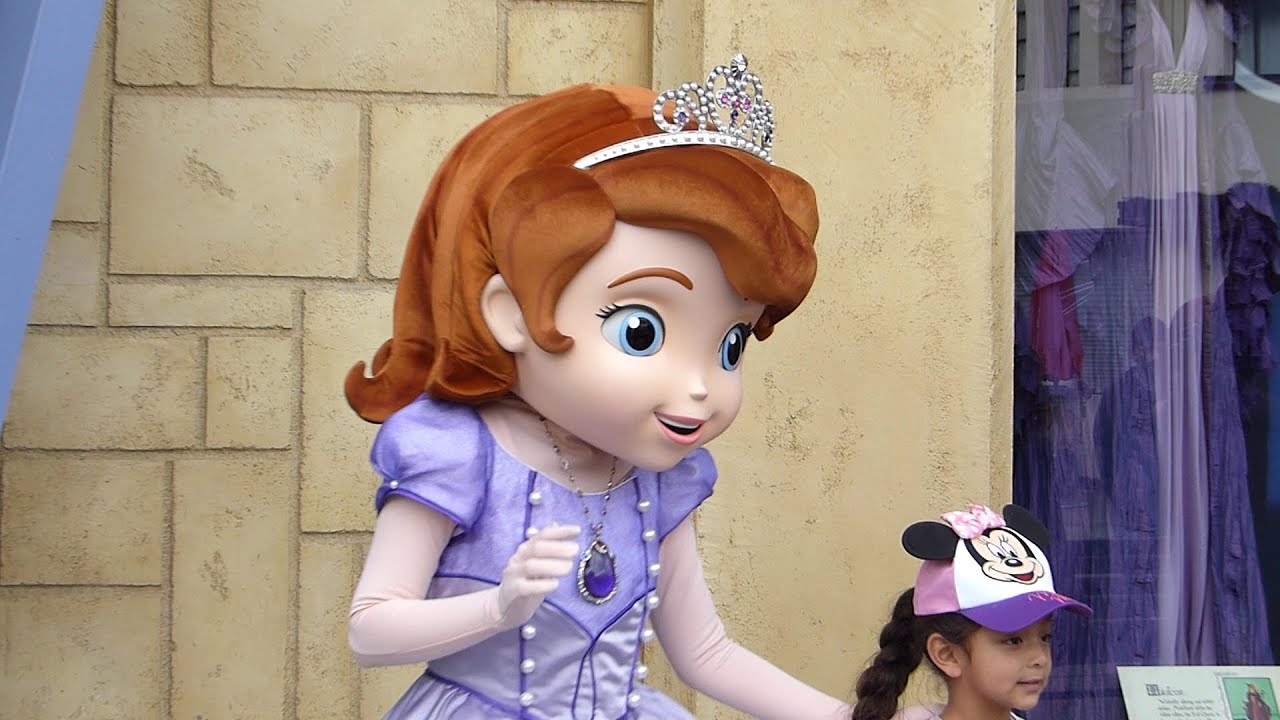 Disney Princess Sofia THE FIRST Character at Disneyland: Meet & Greet - YouTube