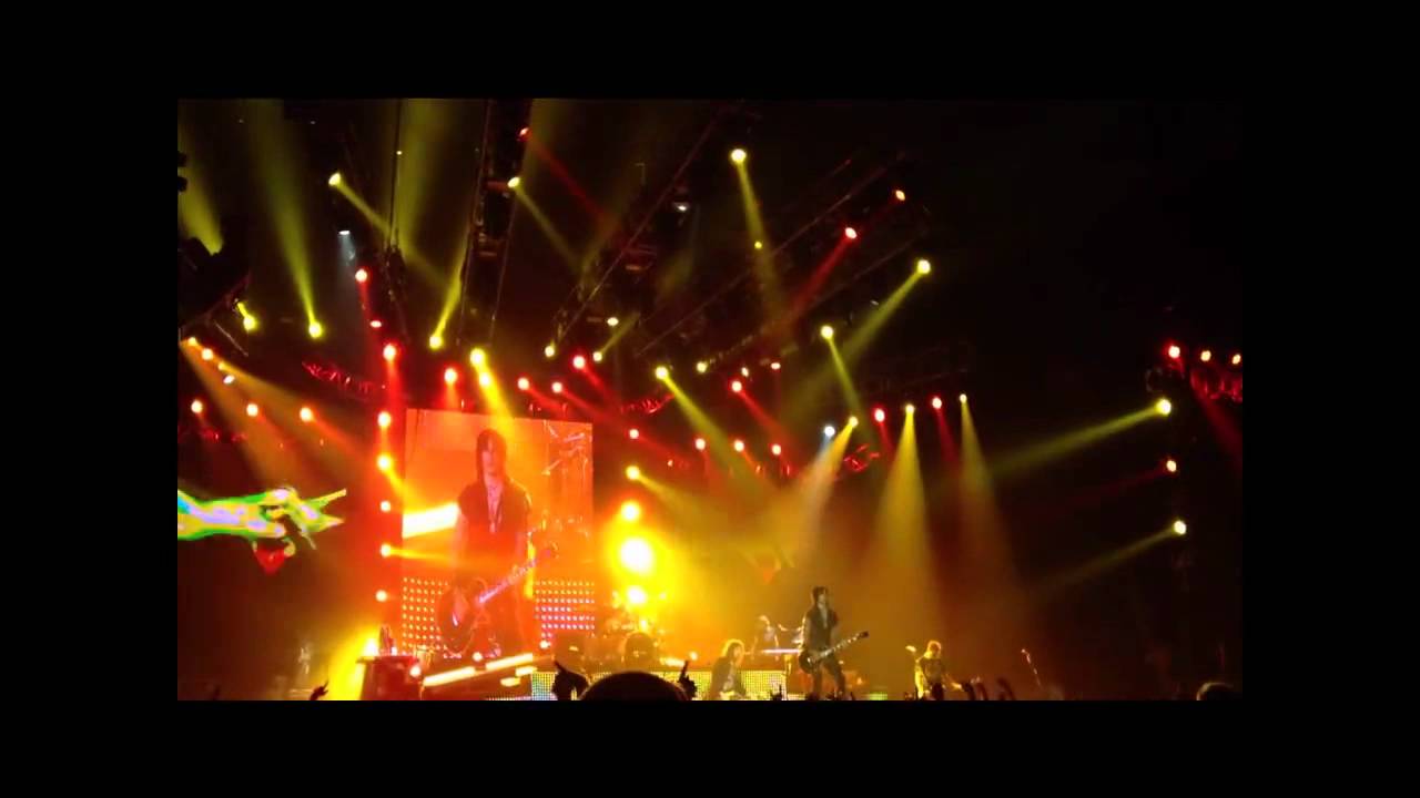Guns n' Roses - Whole Lotta Rosie live at the O2 London - YouTube