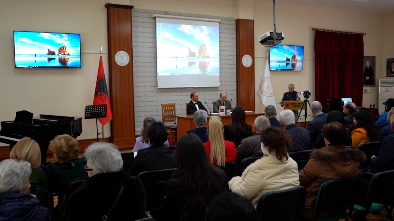 Këngëtari lirik Vasil Marku, përkthyes i veprës "Makbethi" të ...