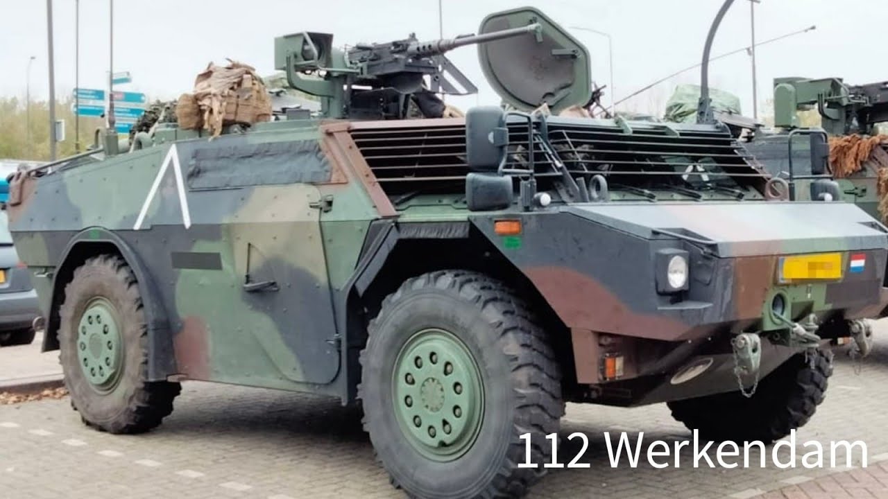 #69 - [UNIEK!] 2x Fennek-verkenningsvoertuig Defensie over A27 bij ...