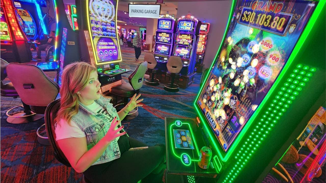 We Hit BIG on the New Werewolf Strike Slot in Las Vegas! - YouTube