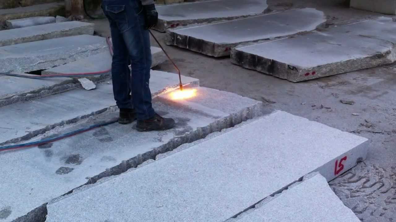 Flammer une pierre - YouTube