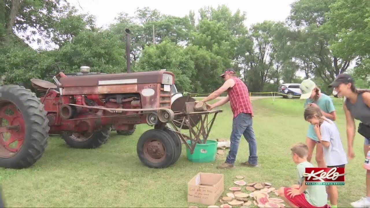 40th Annual Threshing Bee event - YouTube