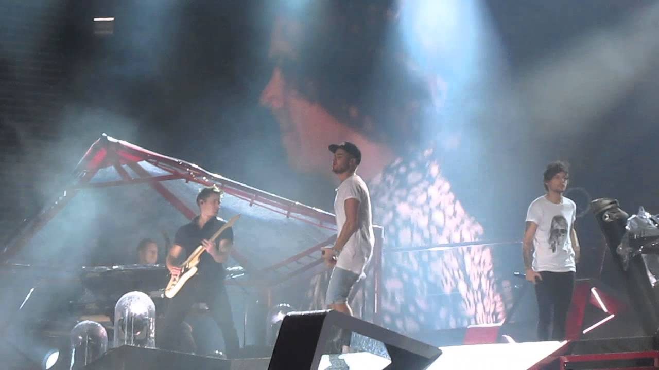 One Direction - WWA Tour Intro & Midnight Memories Washington, DC ...