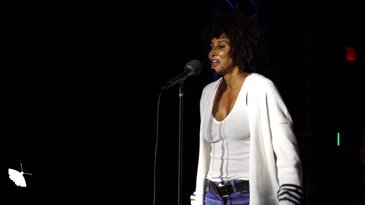 Laura Cathcart Robbins goes the ExtraMile - YouTube