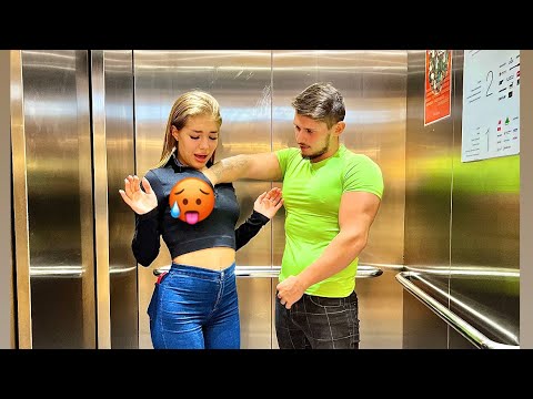 He checked my size in the elevator/reaction @Fitness samka FITNESSTONYA ...