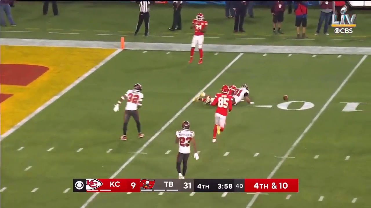 Antoine Winfield Jr. gave Tyreek Hill a peace sign ️ ️ - YouTube