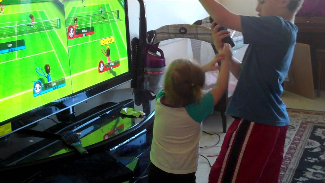 Kids playing the Wii - YouTube