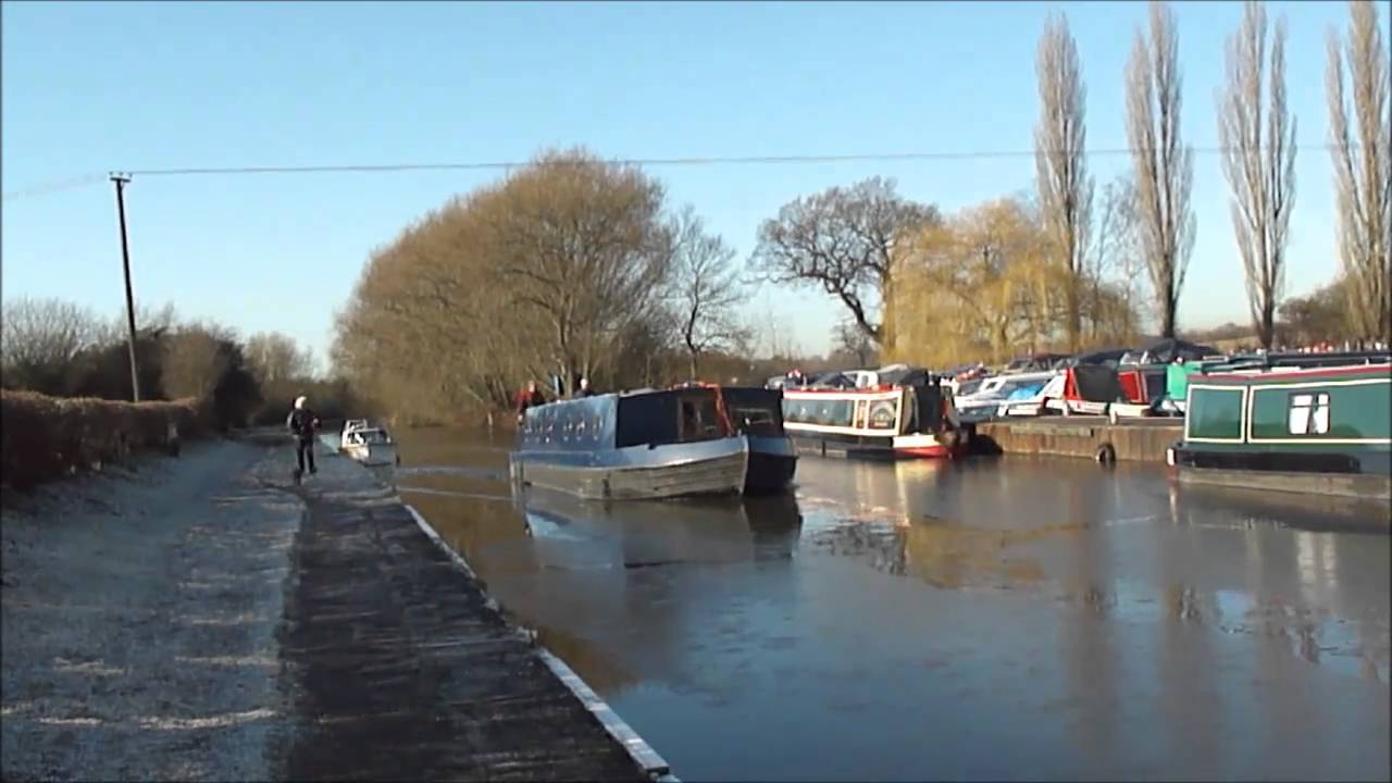 A WIDE BEAM BARGE APPROACHES STENSON LOCK - YouTube