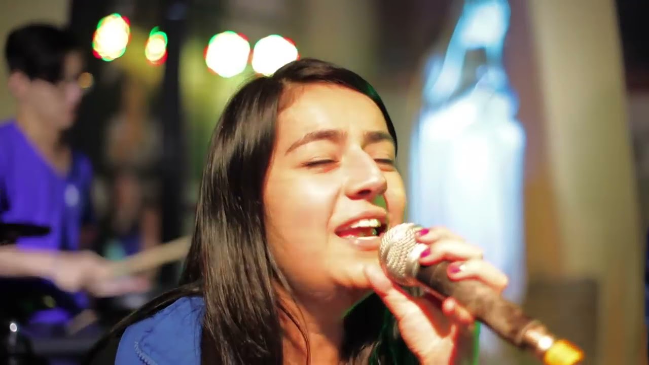 Brotan cantos de adoración - Bañado de luz - La tierra está llena de la ...