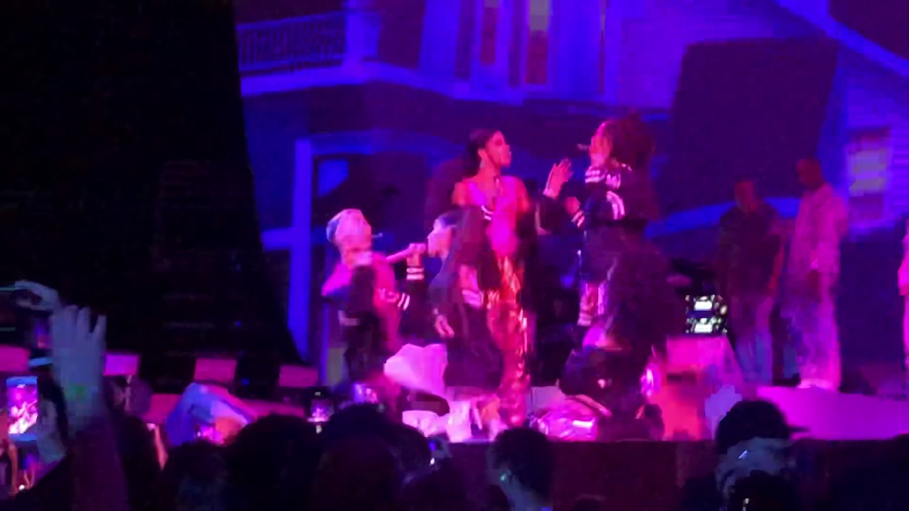 7 rings - Ariana Grande live in Pittsburgh 06/12/2019 - YouTube