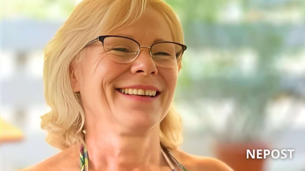 Mollly 💋 Natural Older Women Over 50 Mature Model 🍑 Bio & Fashion Tips ...