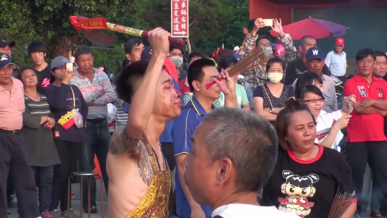 2018戊戌年麻豆香 麻豆太子宮九位乩童齊接駕五王 美女乩童 場面壯觀~~小朱製作 Youtube