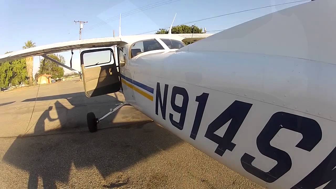Cessna 172 Skyhawk Pattern (Fly Corona) - YouTube
