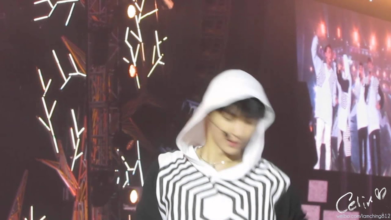 140601 EXO THE LOST PLANET IN HONGKONG Peter Pan[LAY] - YouTube