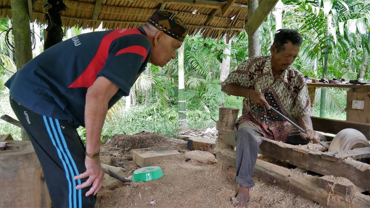 Cara Membuat Kompang Bengkalis dari 3 Pembuat Kompang - YouTube