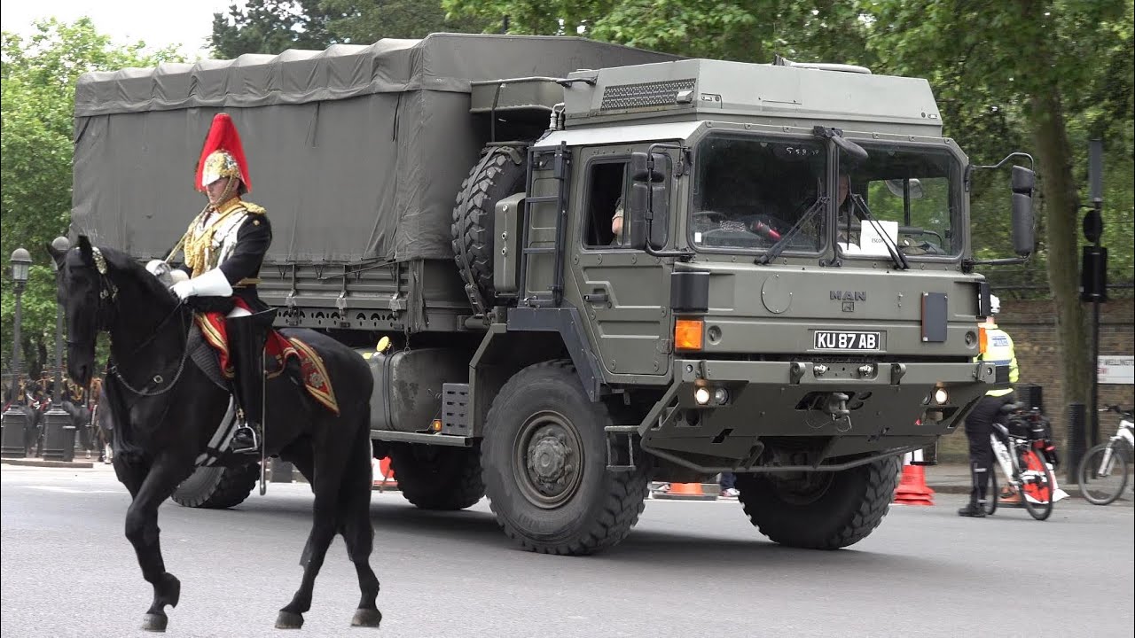 British Army at Trooping The Colour (and lots of police) 🇬🇧 - YouTube