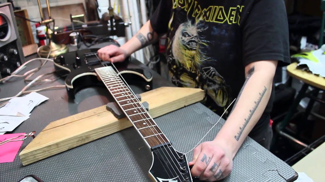 How To String A Guitar with Radio Sloan - YouTube