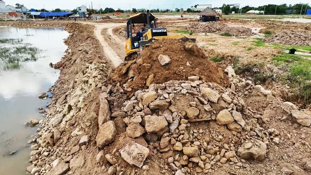 So Cool!! Excellence Operator Bulldozer Push Clearing Dirt Small Dump ...