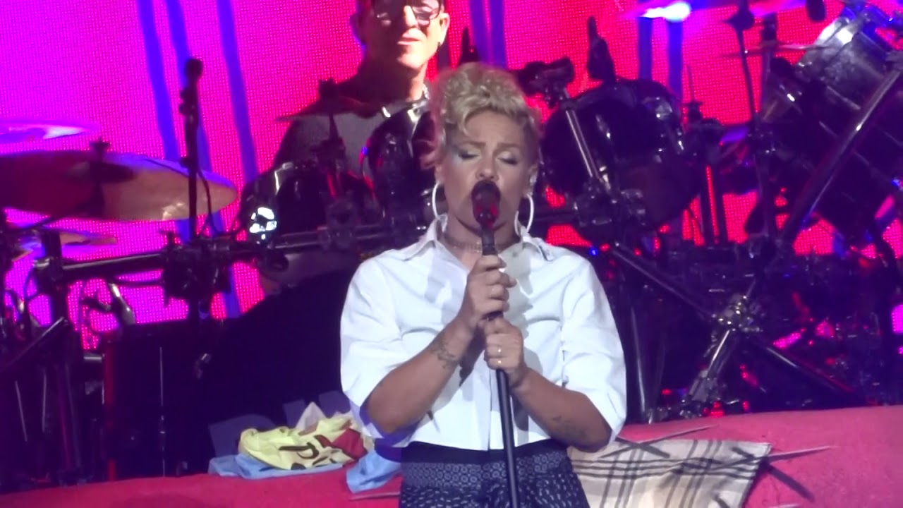 Pink - Sober - LIVE @ Waldbühne in Berlin 11.08.2017 - YouTube